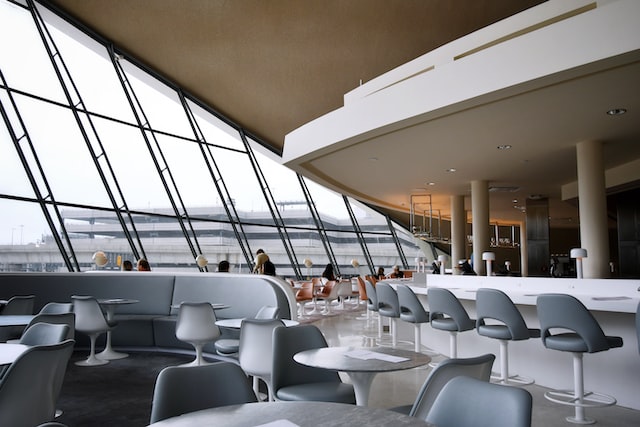 7 Best Lounge Service Airports in the USA - Surffares